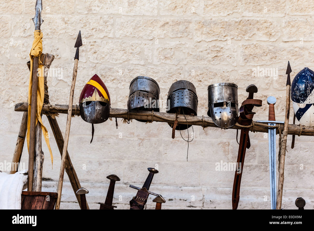 Medieval shields hi-res stock photography and images - Alamy