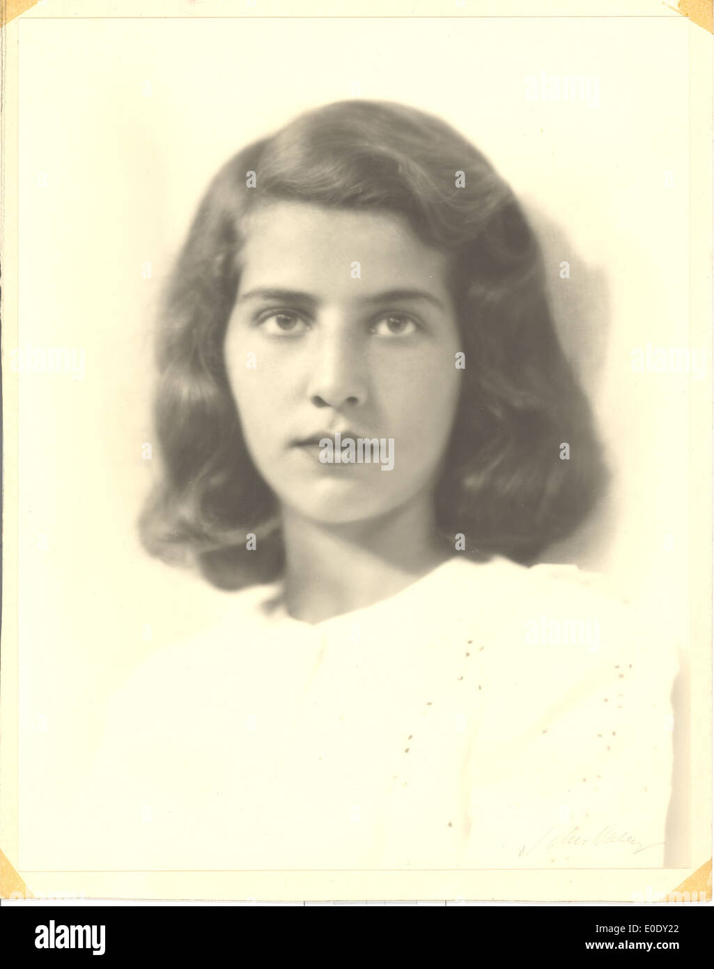 Woman portrait 1940s war hi-res stock photography and images - Alamy