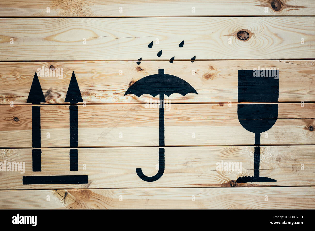 Fragile symbol hi-res stock photography and images - Alamy