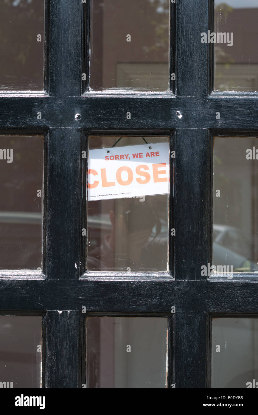 Shop door with closed sign hanging in the window Stock Photo - Alamy