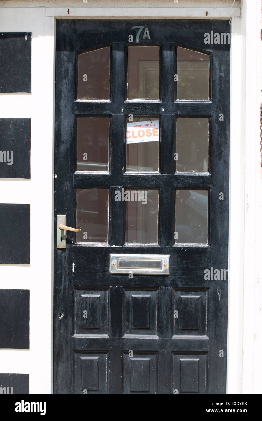 Closed sign shop door hi-res stock photography and images - Alamy