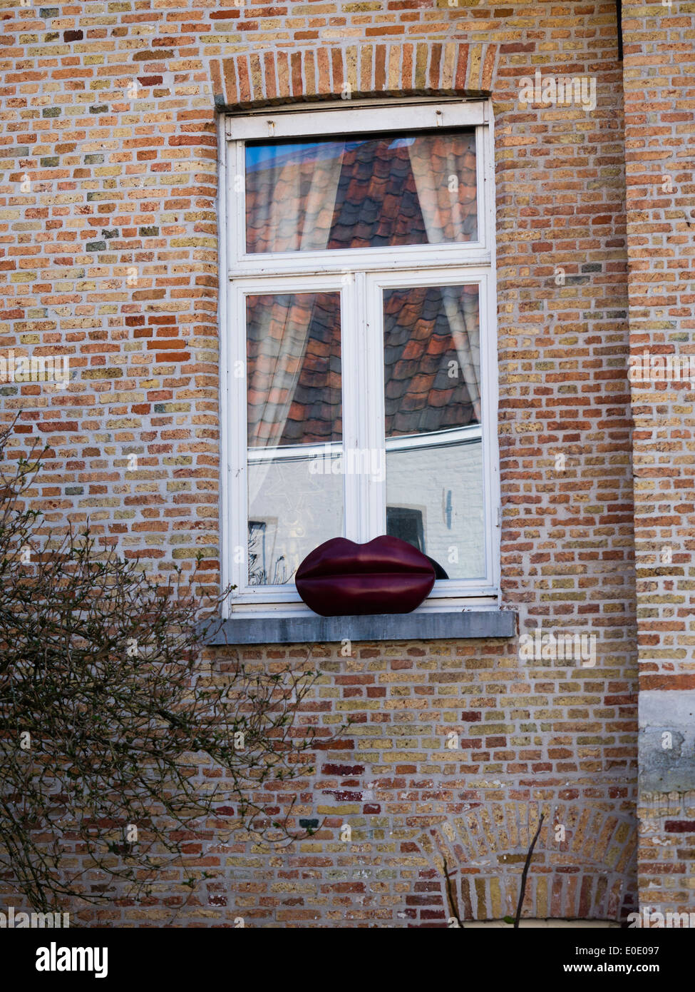 Faces in windows hi-res stock photography and images - Alamy