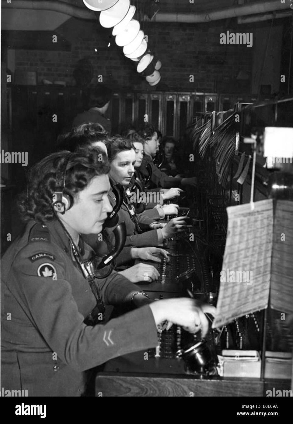 Switchboard operators 1940s hi-res stock photography and images - Alamy