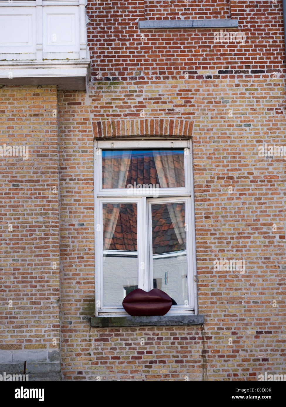 Faces in windows hi-res stock photography and images - Alamy