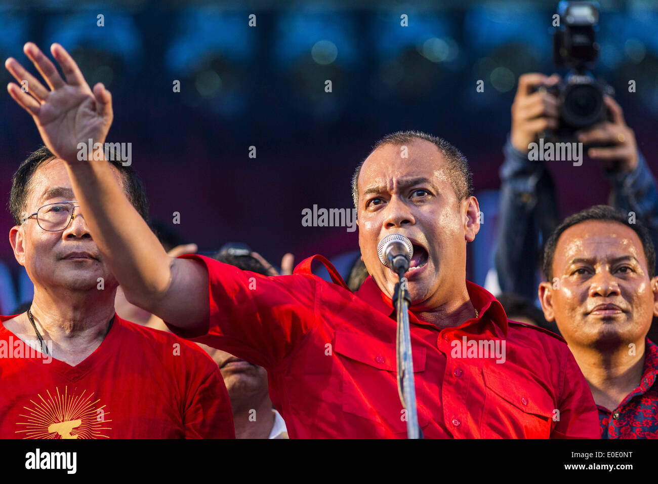 Bangkok, Thailand. 10th May, 2014. NATTAWUT SAIKUA, a leader of the Red ...
