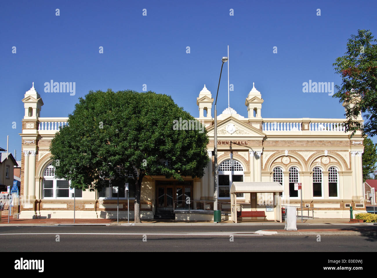 Town hall bus stop hi-res stock photography and images - Alamy