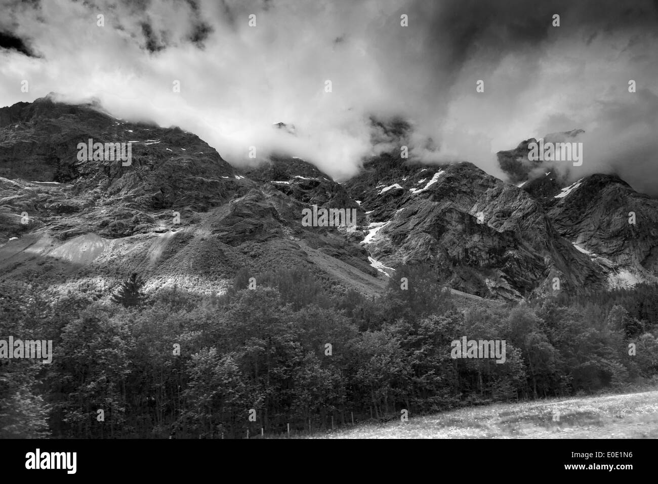 Mountain landscape spectacular scenery Black and White Stock Photos ...