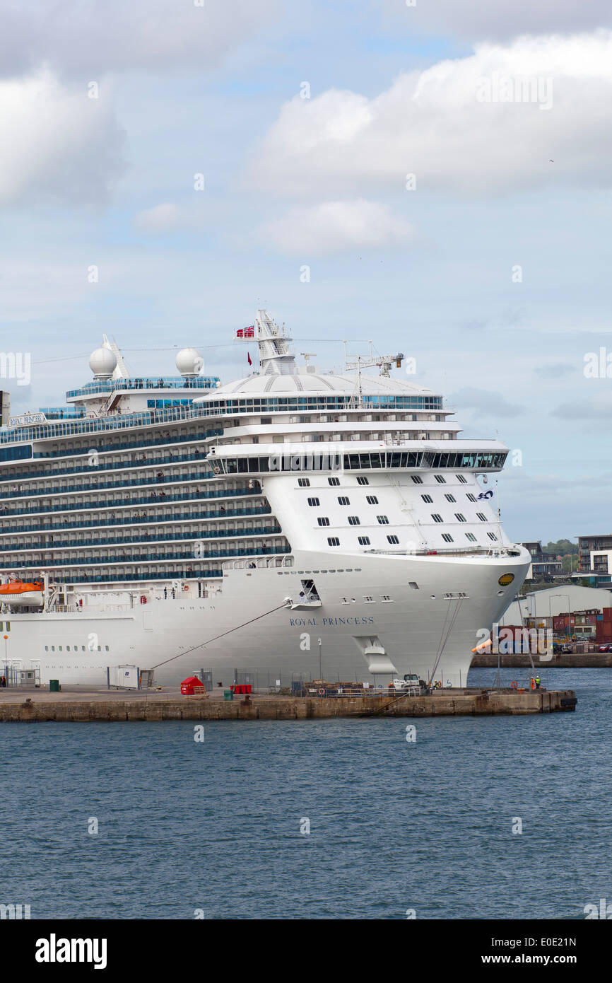 Royal Princess cruise ship Stock Photo - Alamy
