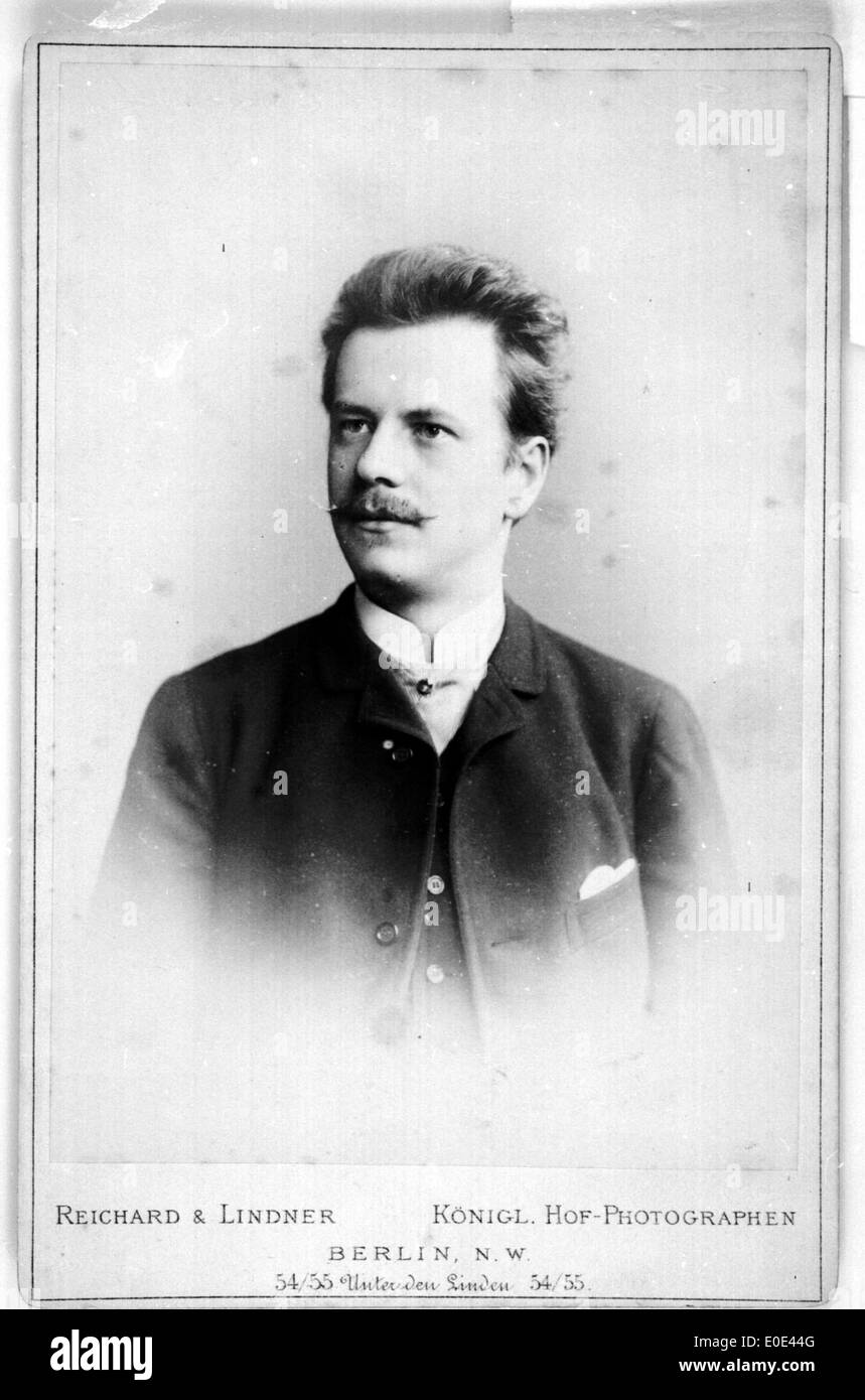 1900s man hi-res stock photography and images - Alamy