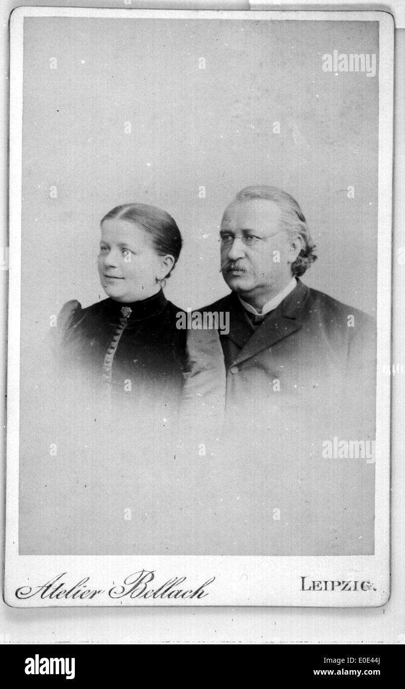 Black white outdoor portrait hi-res stock photography and images - Alamy