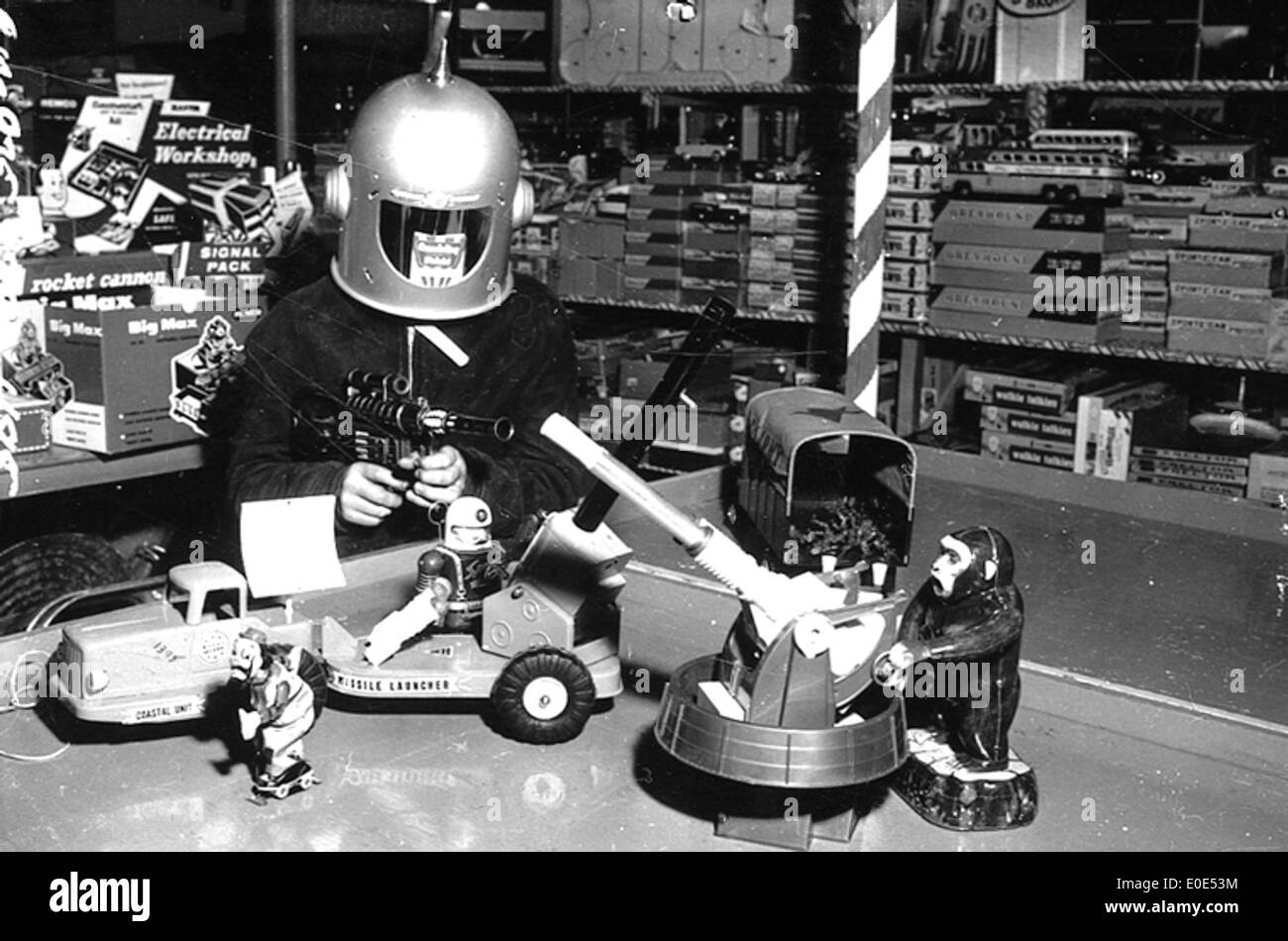 Vintage toy store hi-res stock photography and images - Alamy