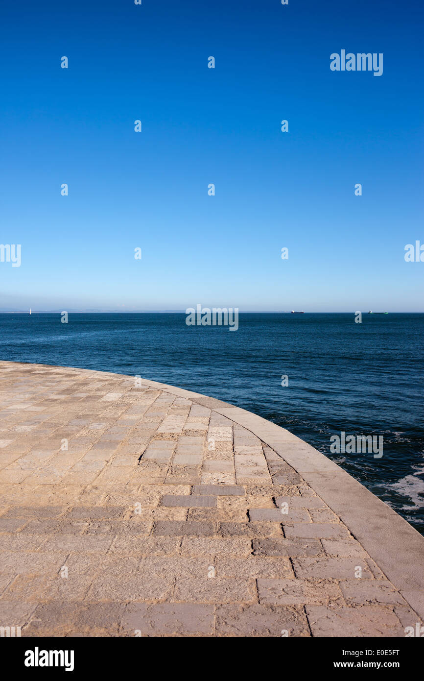 Esplanade walkway sea hi-res stock photography and images - Alamy