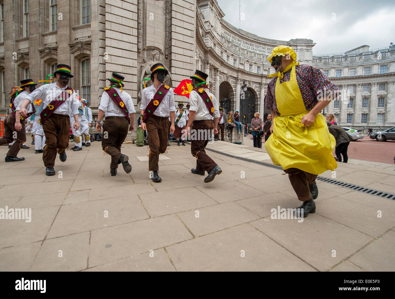 10.5.14. Admiralty Arch, The Mall, London. Seven Champions Molly ...