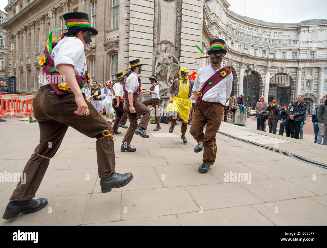 10.5.14. Admiralty Arch, The Mall, London. Seven Champions Molly ...