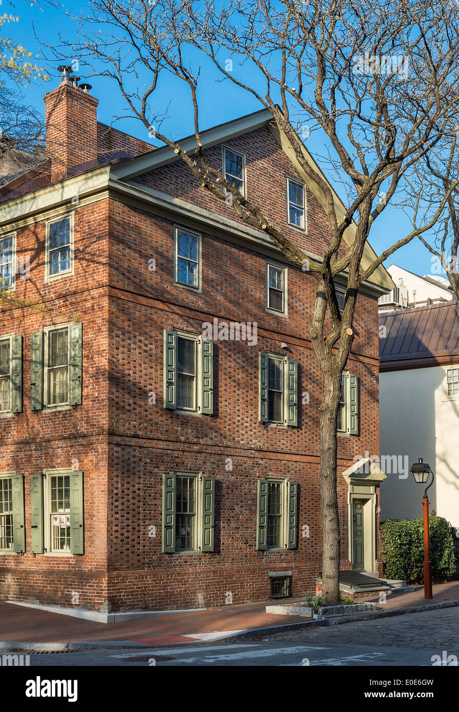 Colonial town house, Society Hill, Philadelphia, Pennsylvania, USA ...