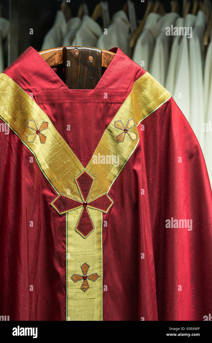 Liturgical vestments hi-res stock photography and images - Alamy