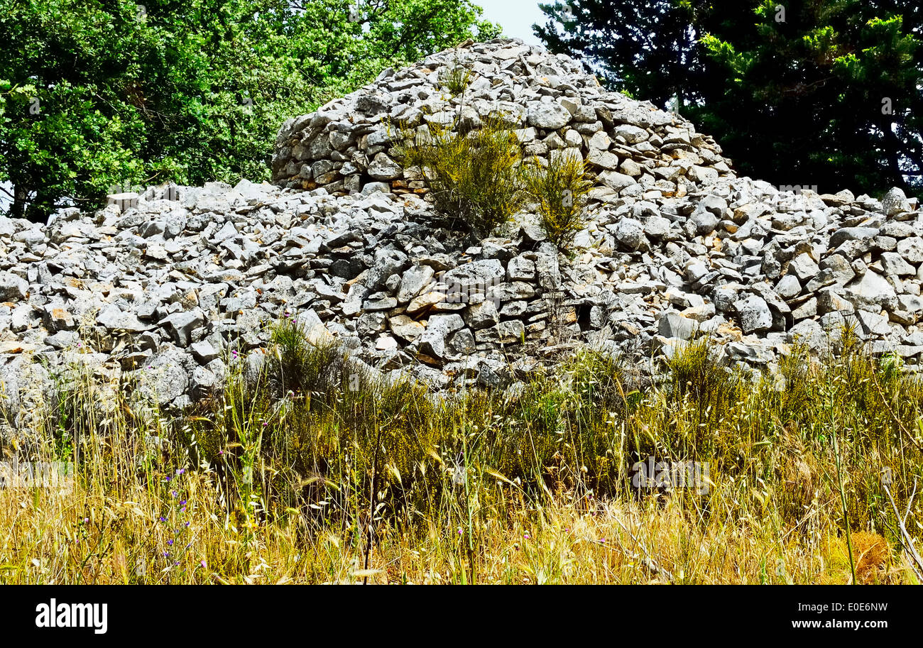 stone ruin countryside of Puglia - Italy Stock Photo - Alamy