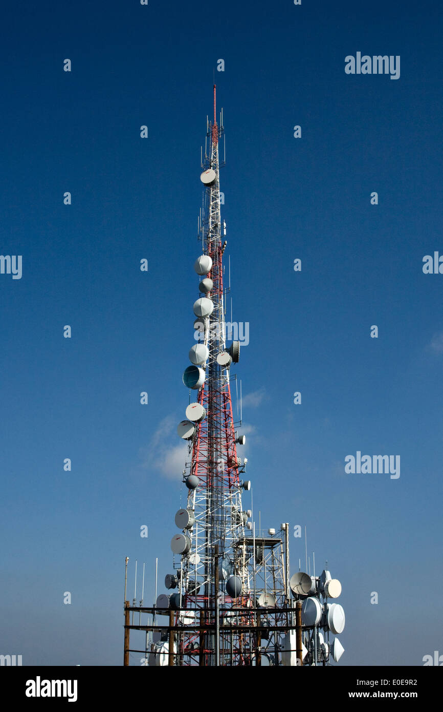 Satellite communications tower hi-res stock photography and images - Alamy