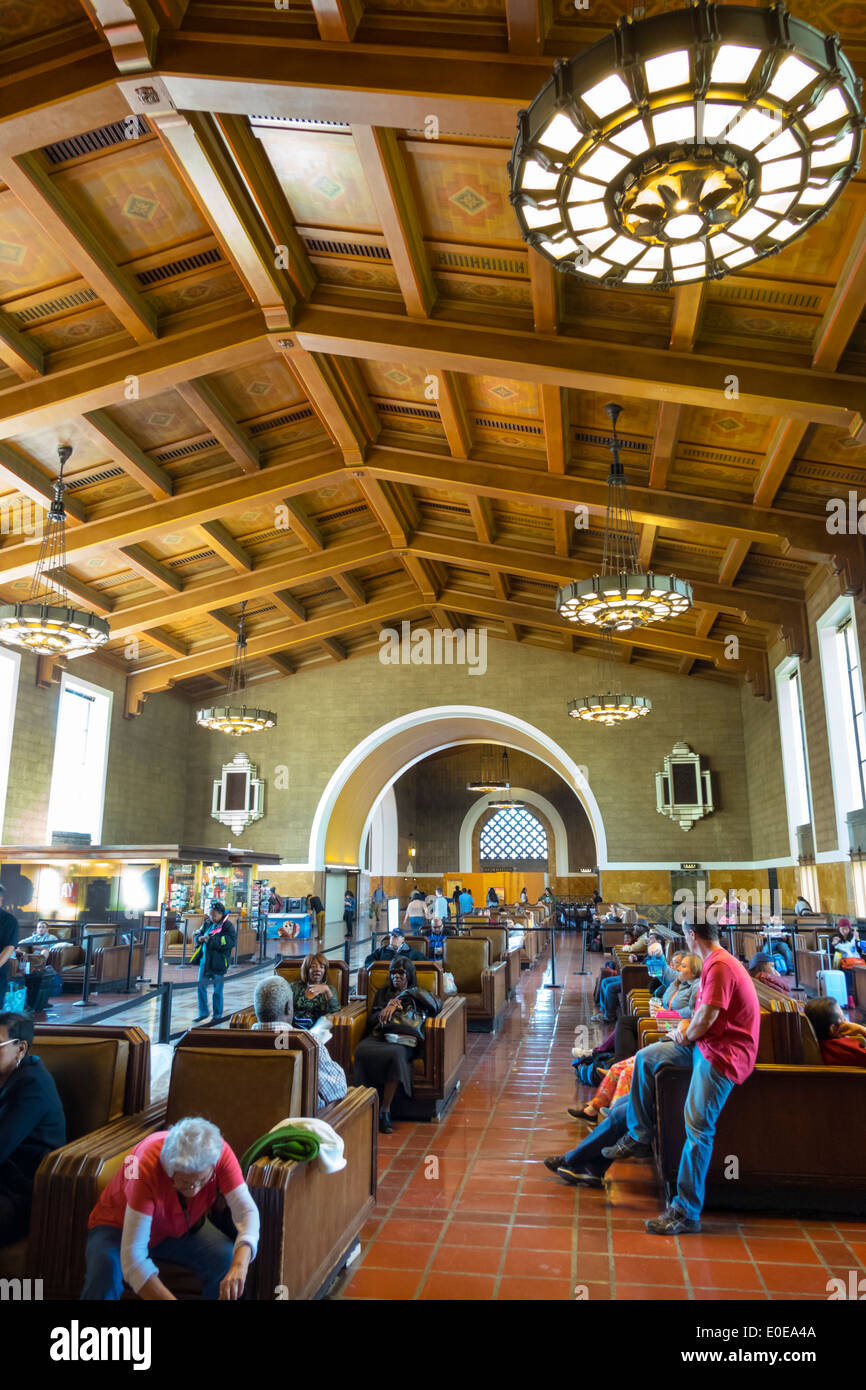 Railway station waiting room hi-res stock photography and images - Alamy
