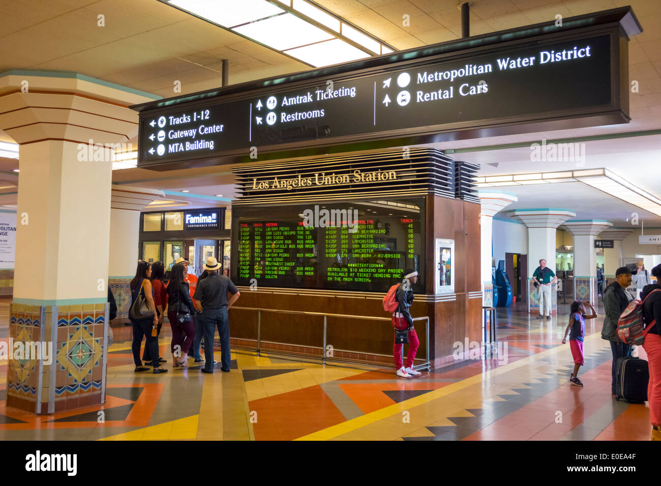 Los angeles union station arrival board hi-res stock photography and images - Alamy