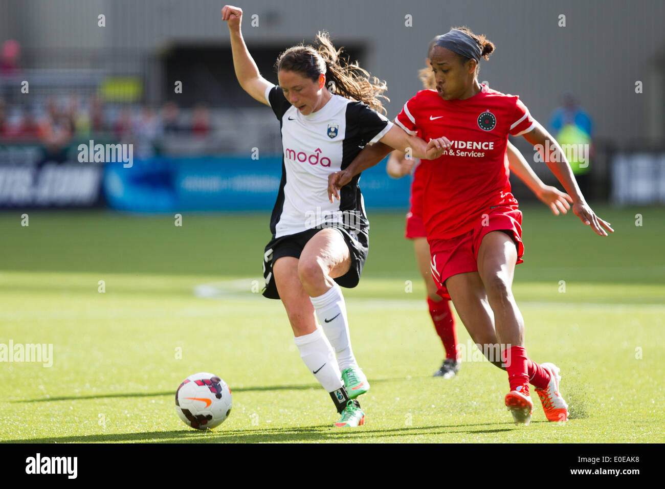 May 10, 2014 - Seattle's KIERSTEN DALLSTREAM (25) protects the ball ...