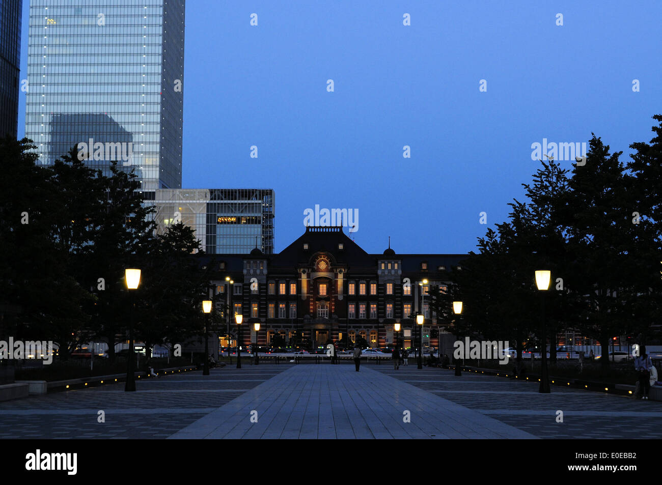 Tokyo station night view Stock Photo - Alamy