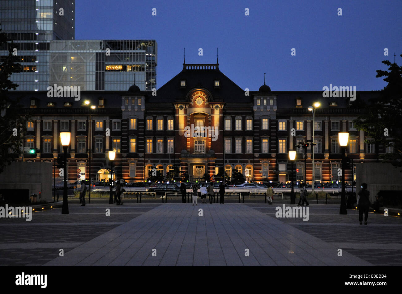 Tokyo station night view Stock Photo - Alamy