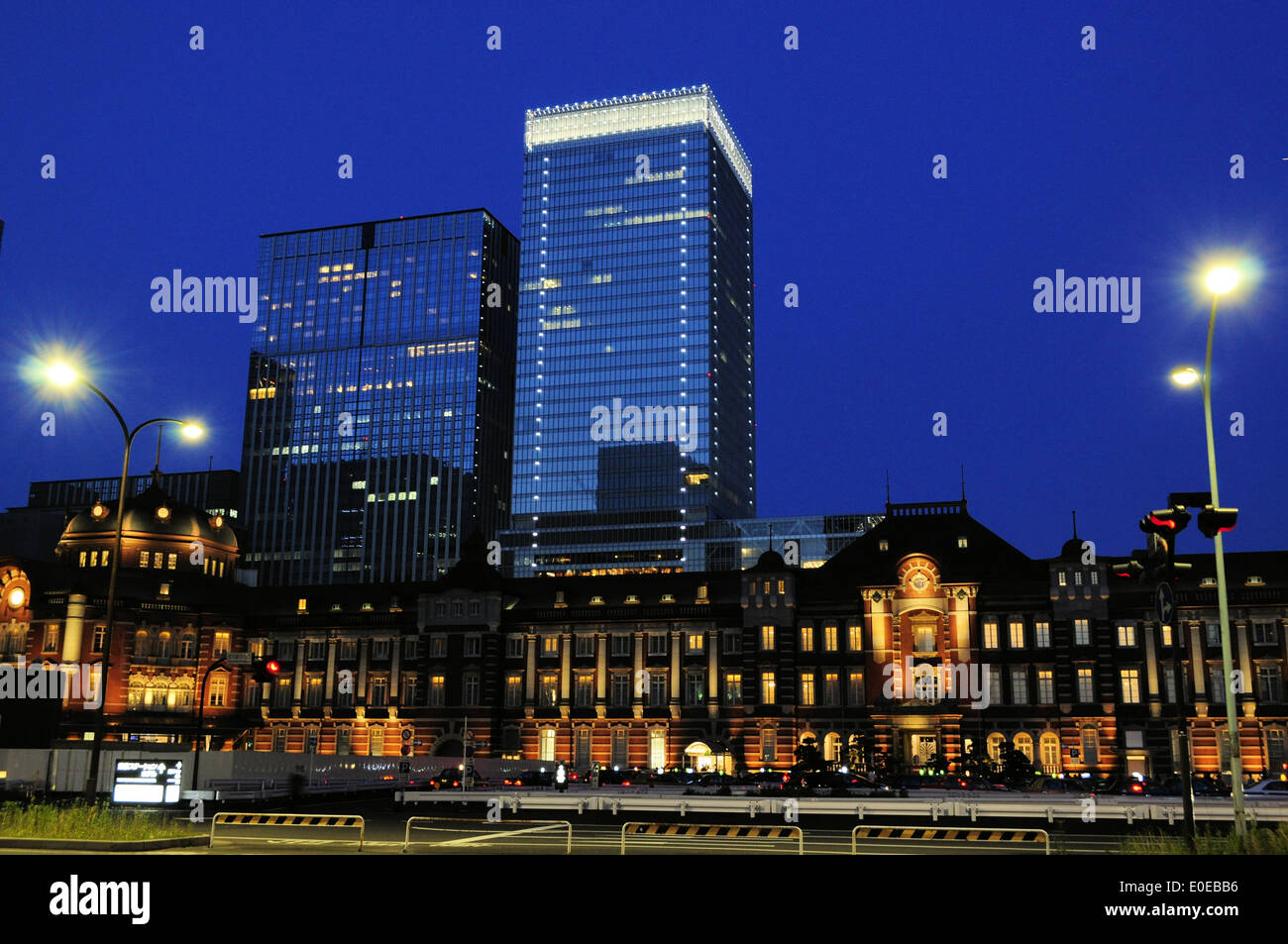 Tokyo station night view Stock Photo - Alamy