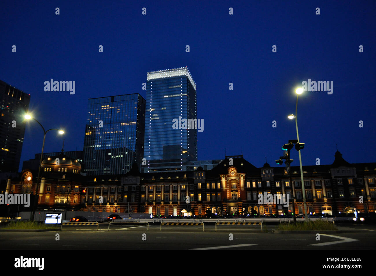 Tokyo station night view Stock Photo - Alamy