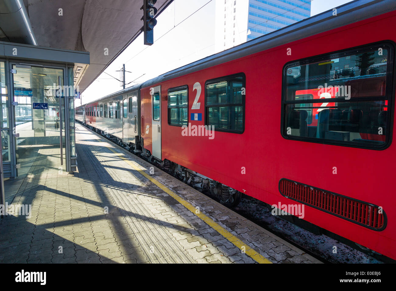 Train OEBB in the railway station, symbolic photo for rush-hour traffic ...