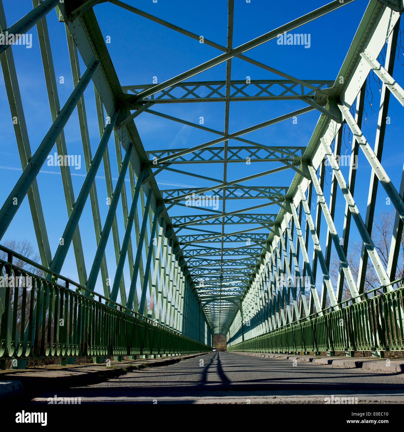 Narrow bridge structure hi-res stock photography and images - Alamy
