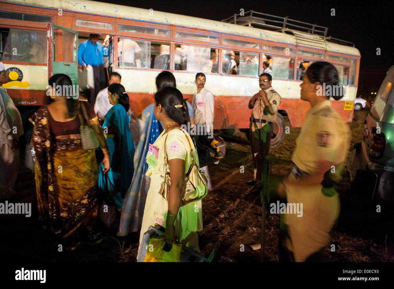 Electronic voting machine india hi-res stock photography and images - Alamy