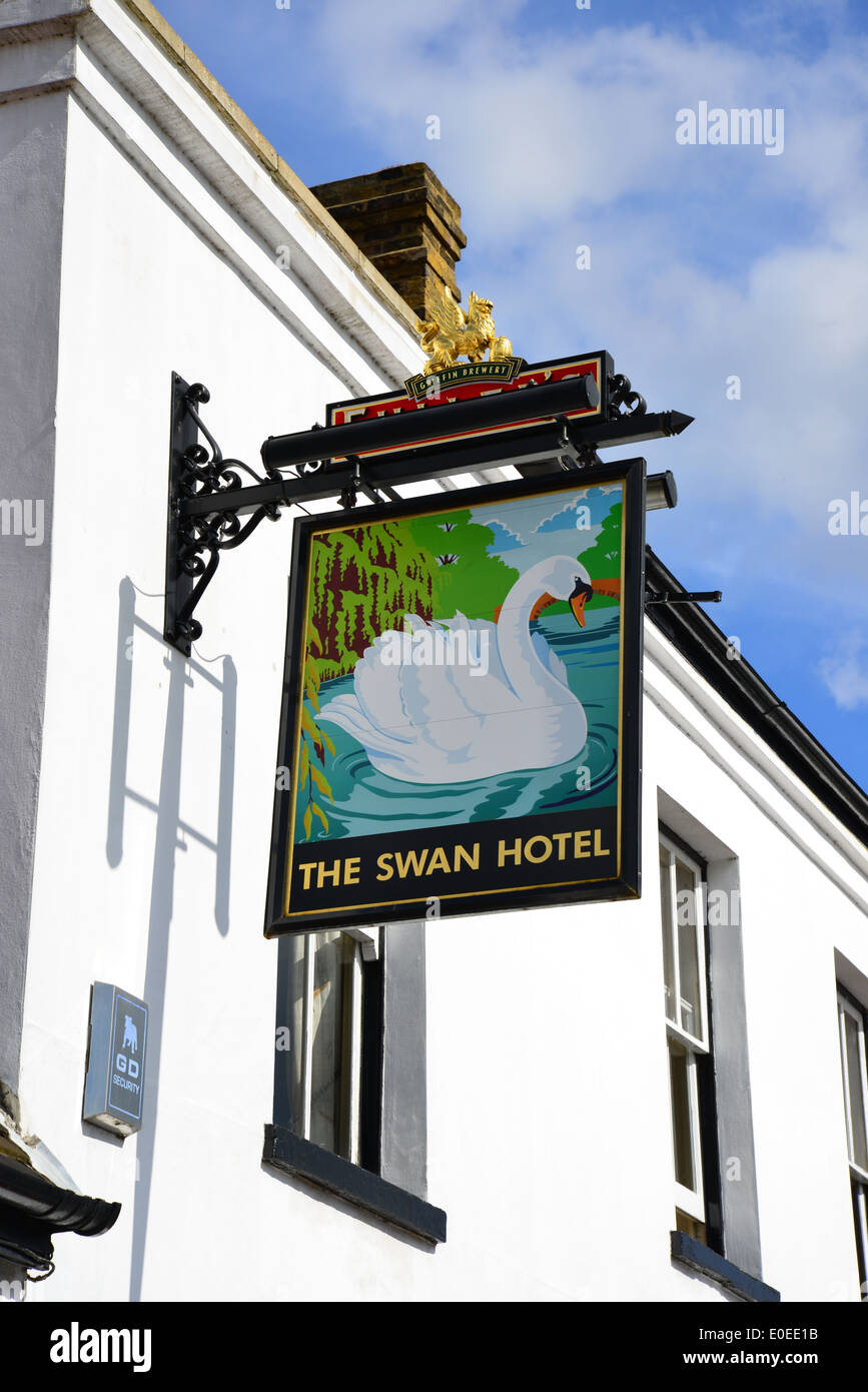 Fullers pub river hi-res stock photography and images - Alamy