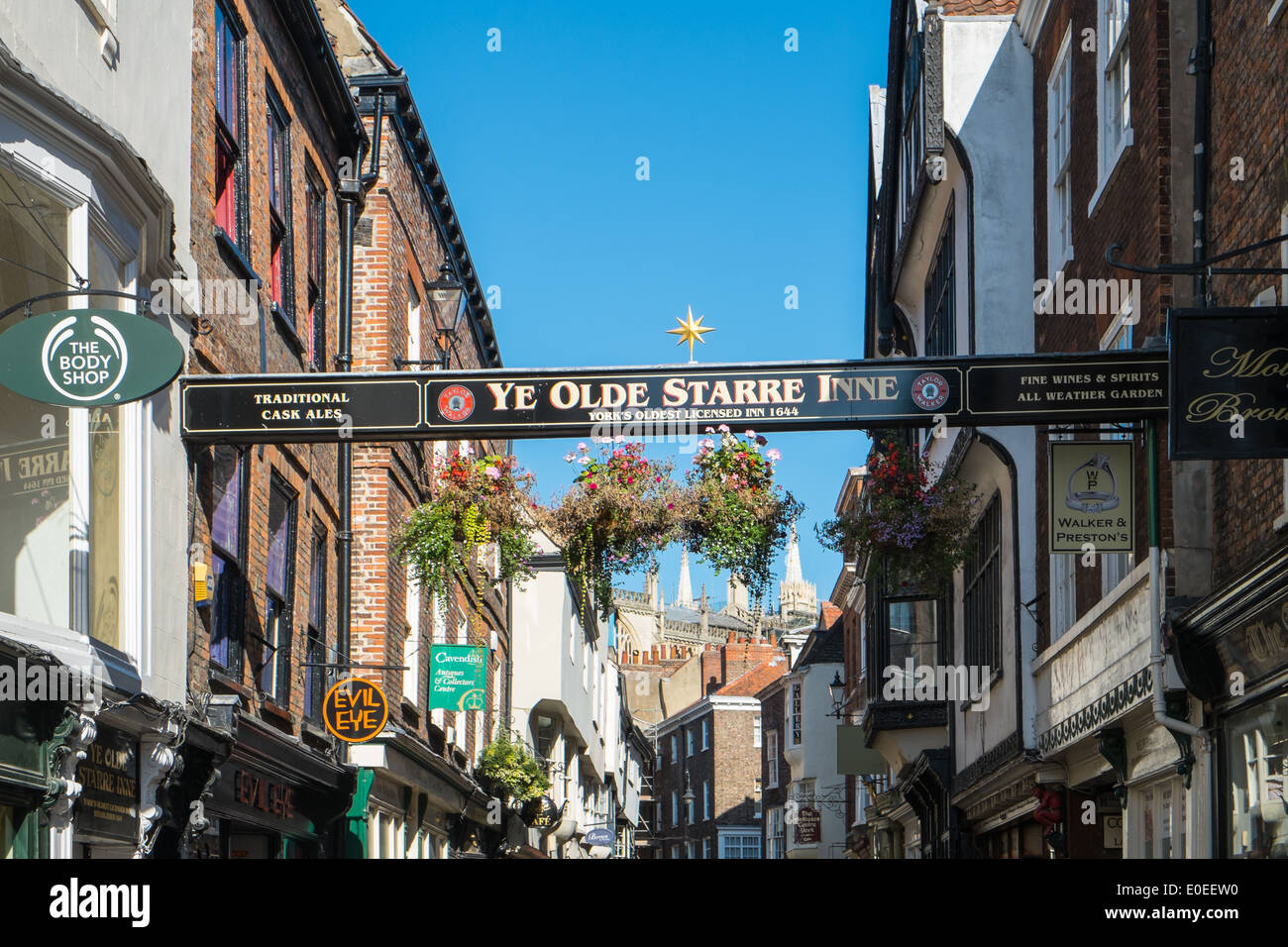 Stonegate york city hi-res stock photography and images - Alamy