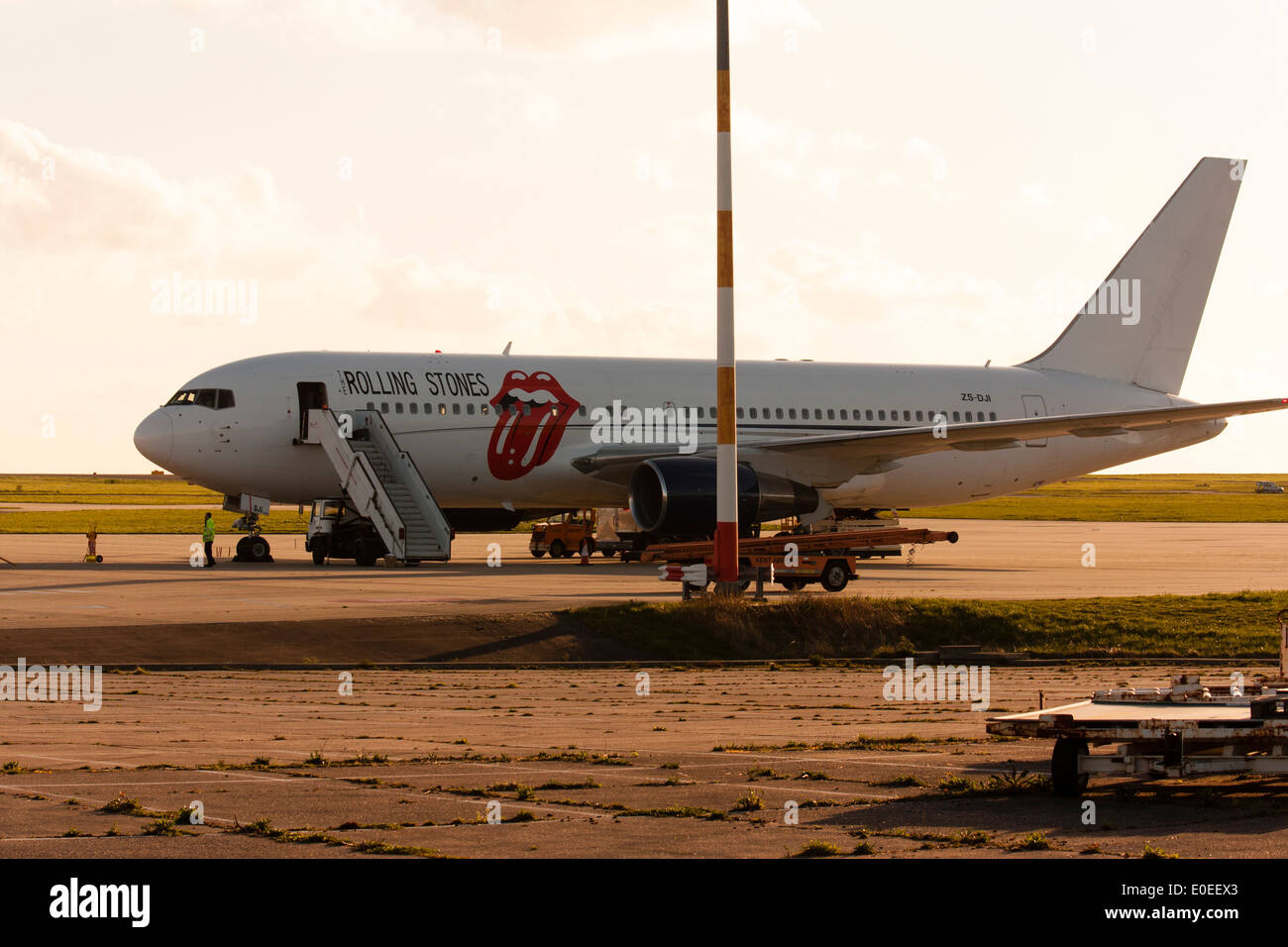 Rolling stones logo hi-res stock photography and images - Alamy