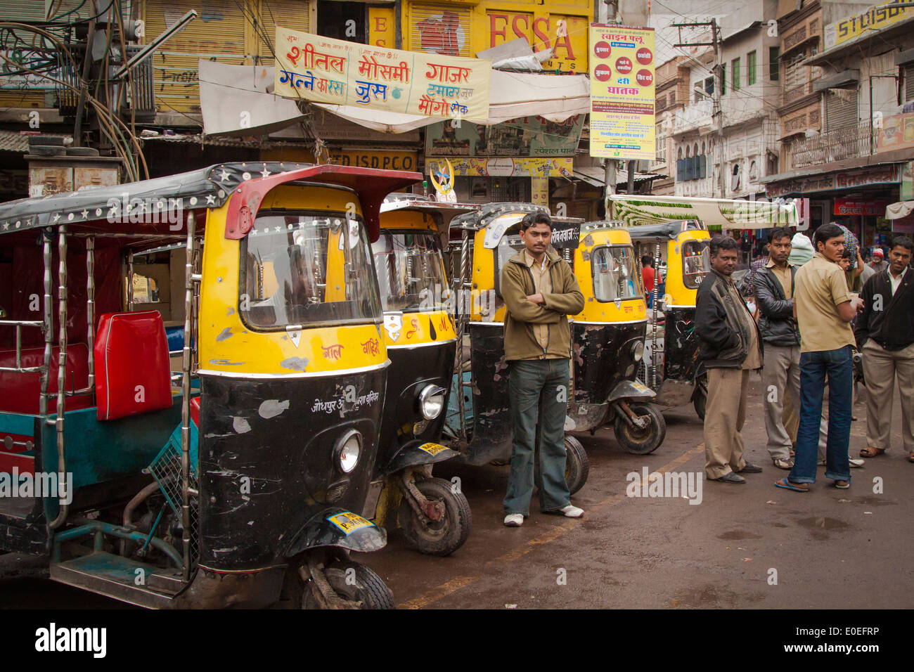 India rickshaw traffic hi-res stock photography and images - Alamy