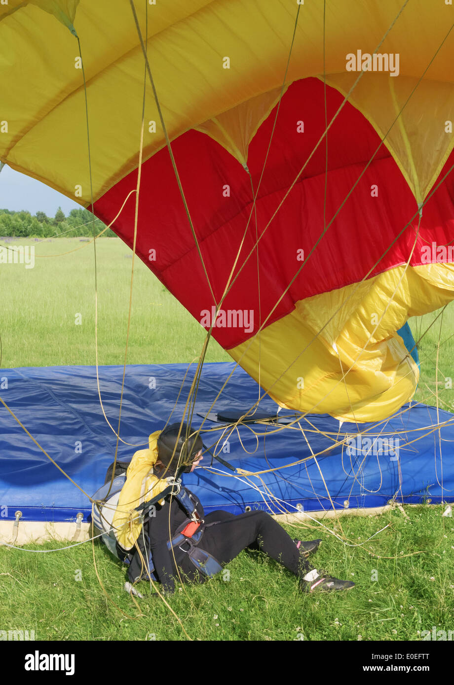 Female parachutist landing hi-res stock photography and images - Alamy