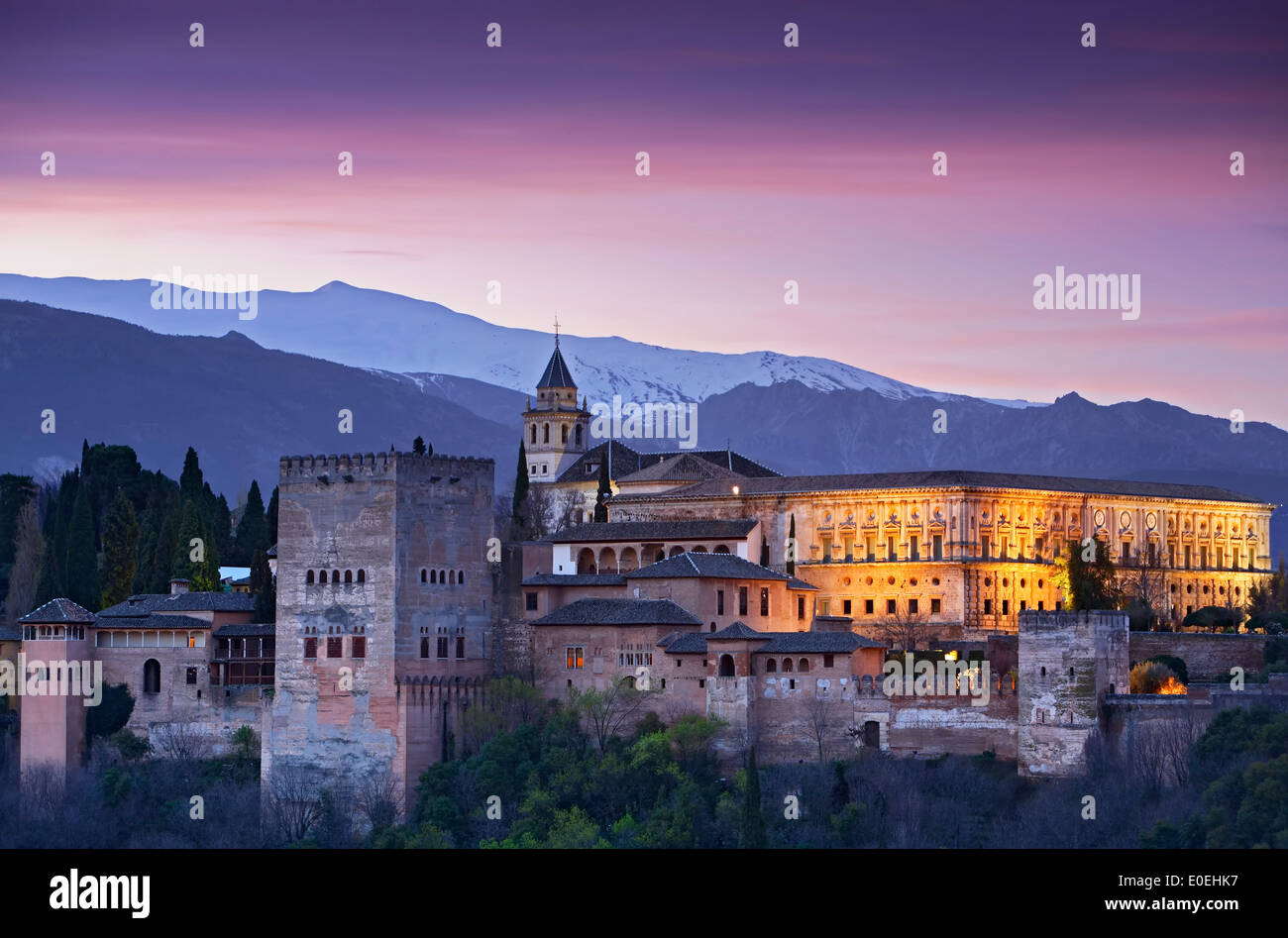 The Alhambra and snow-covered Sierra Nevada (Snowy Range), Granada ...