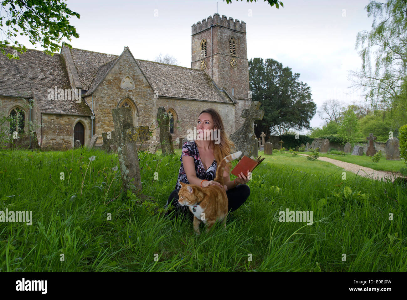 Girl reads in church hi-res stock photography and images - Alamy