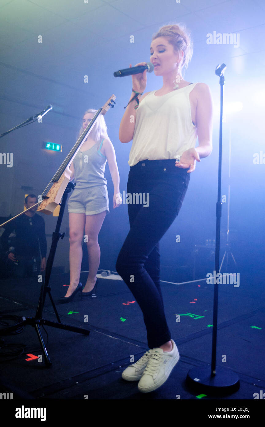 Grace chatto and milan neil amin smith of clean bandit hi-res stock ...