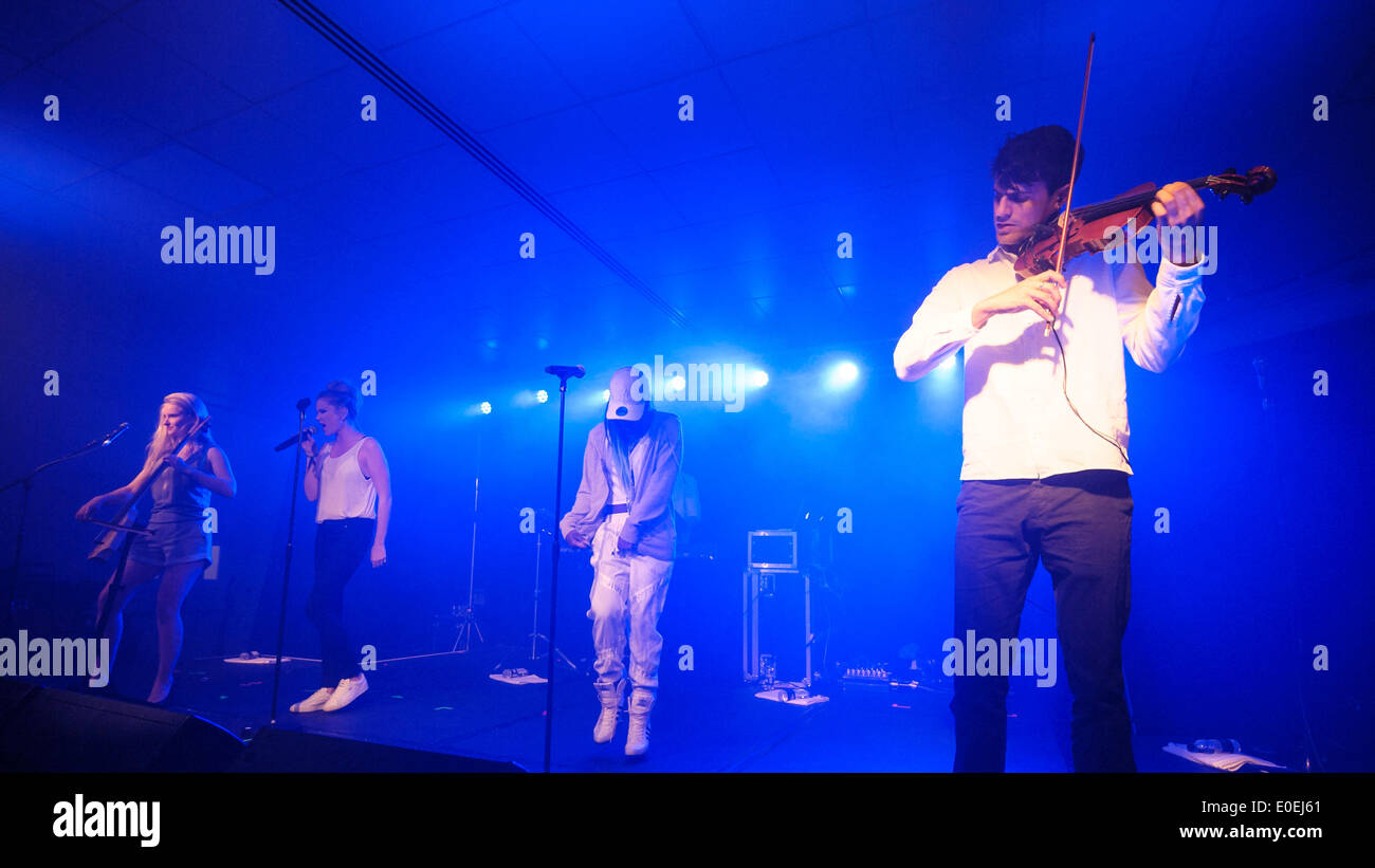 Grace chatto and milan neil amin smith of clean bandit hi-res stock ...