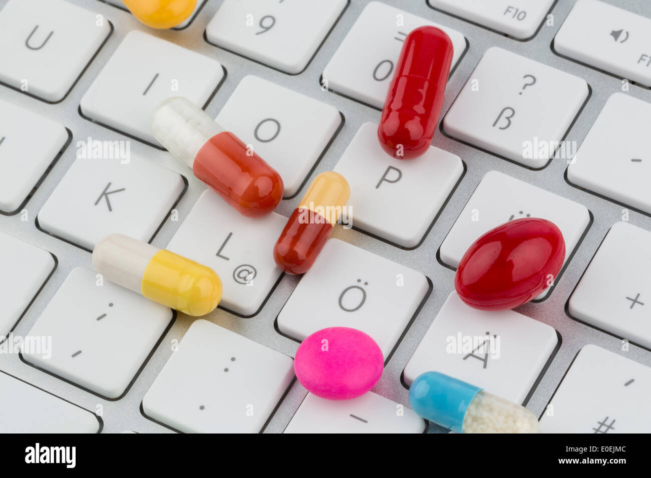 Tablets on keyboard, symbolic photo for on-line chemist's shops and ...