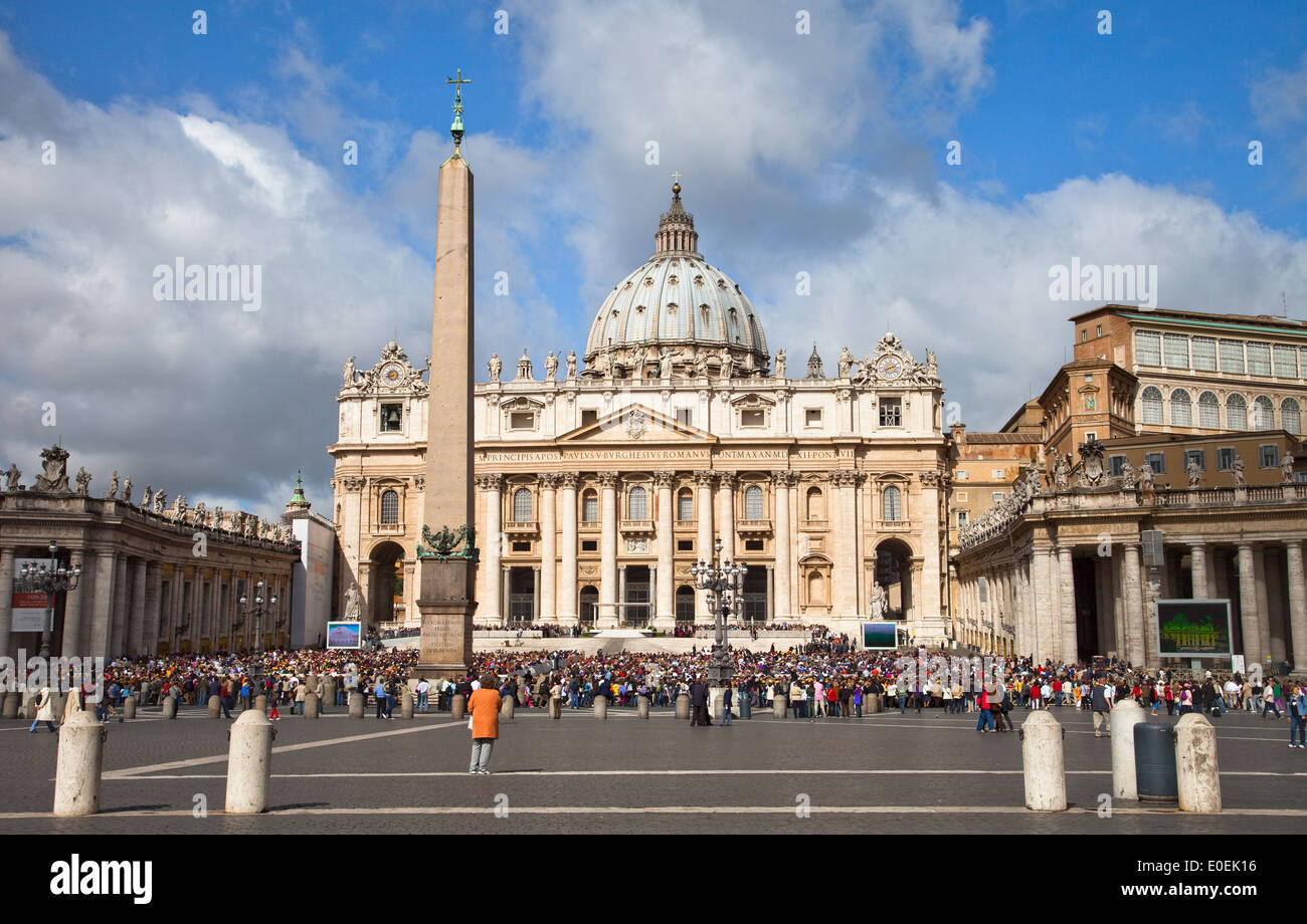 Petersdom, Petersplatz, Vatikan - St. Peter's Basilica, Vatican Stock ...