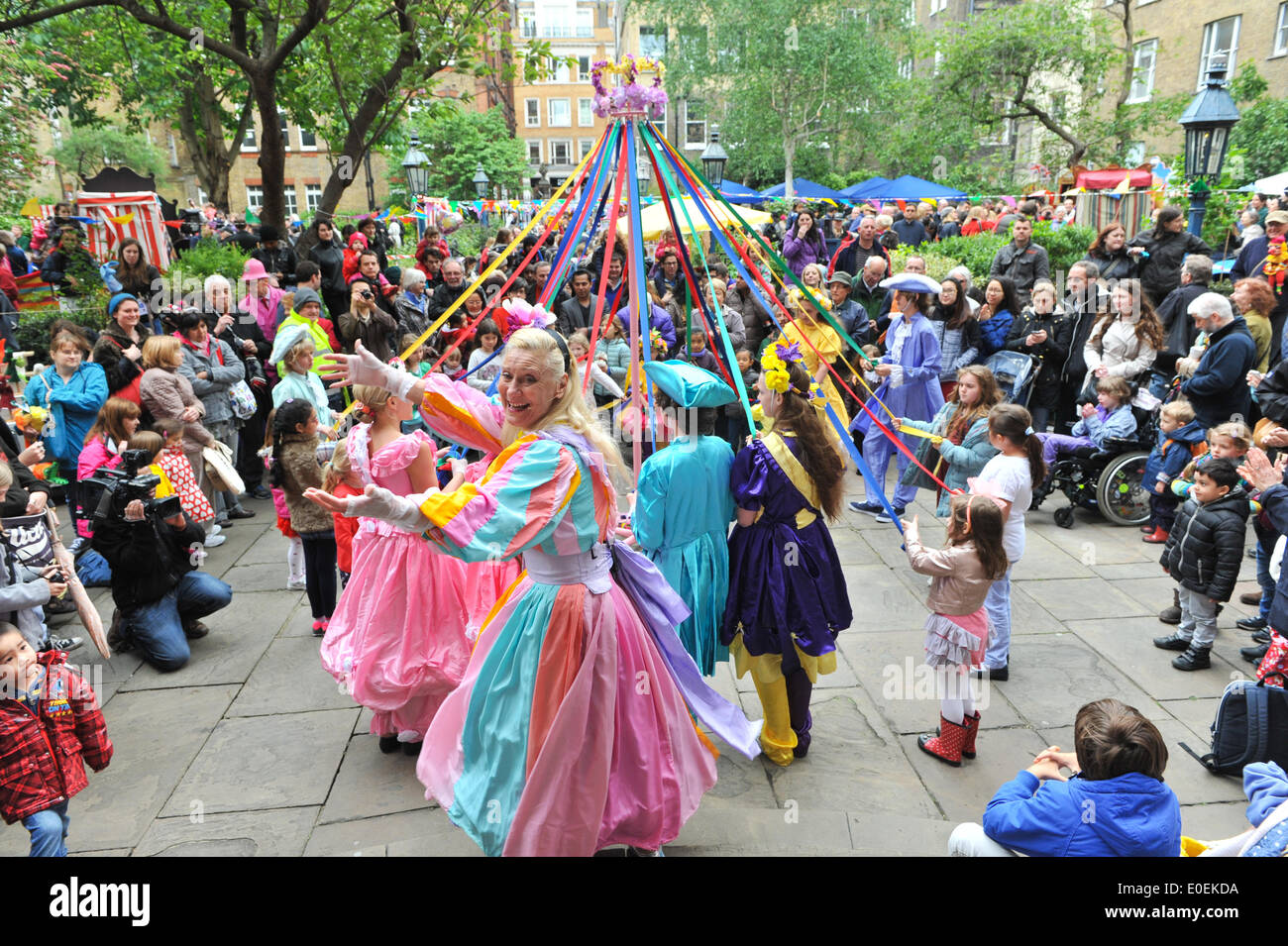 Maypole dancers hi-res stock photography and images - Alamy