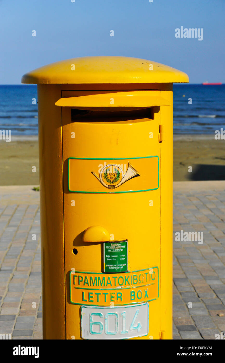 Yellow postbox hi-res stock photography and images - Alamy