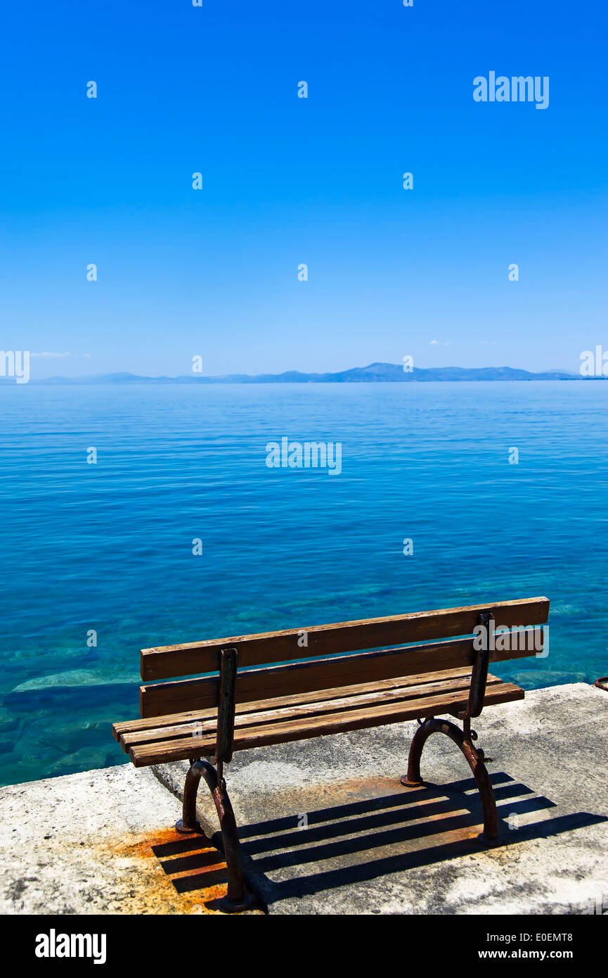 Seaside Bench Stock Photos & Seaside Bench Stock Images - Alamy