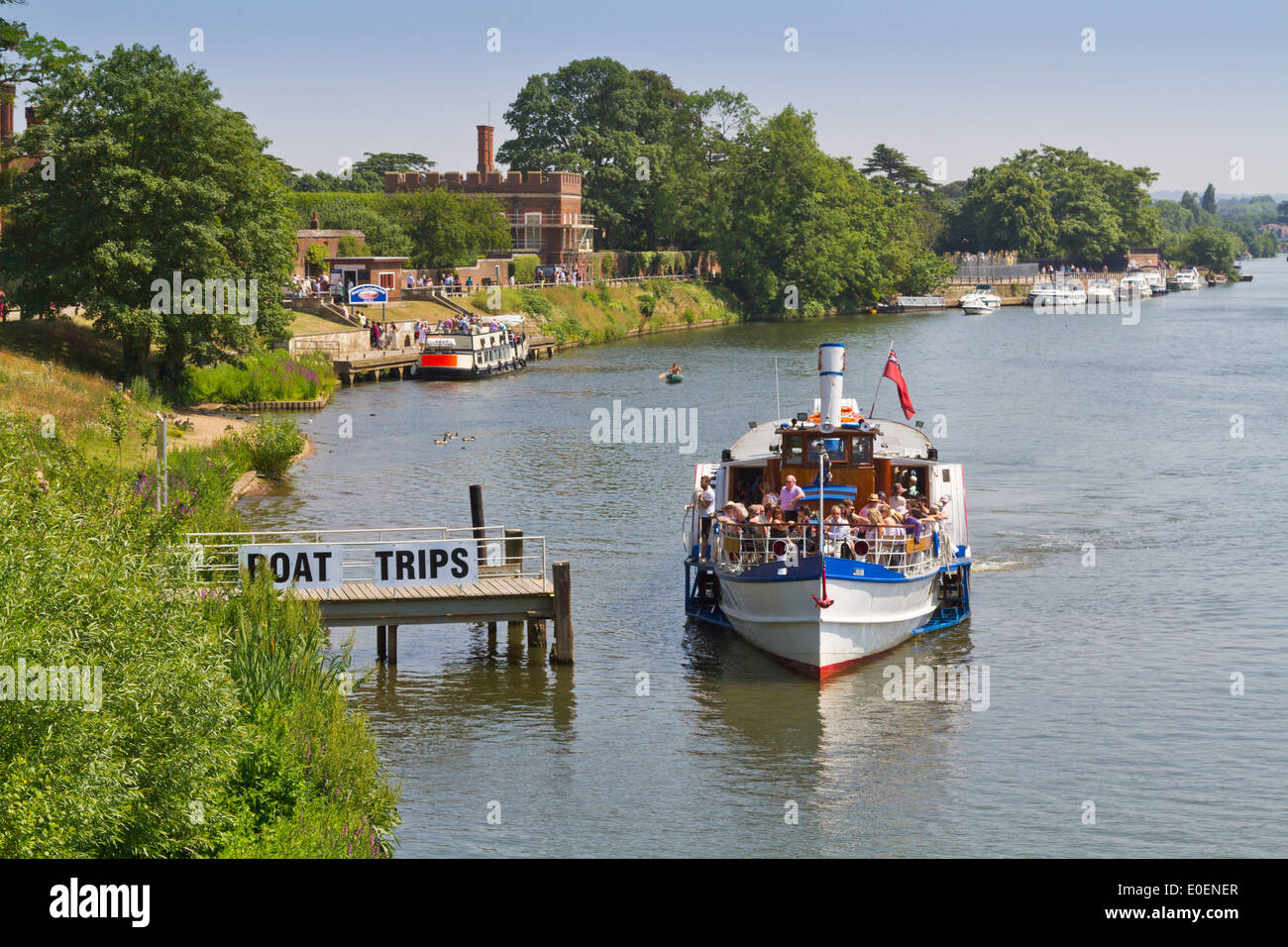 Hampton court river boat hi-res stock photography and images - Alamy