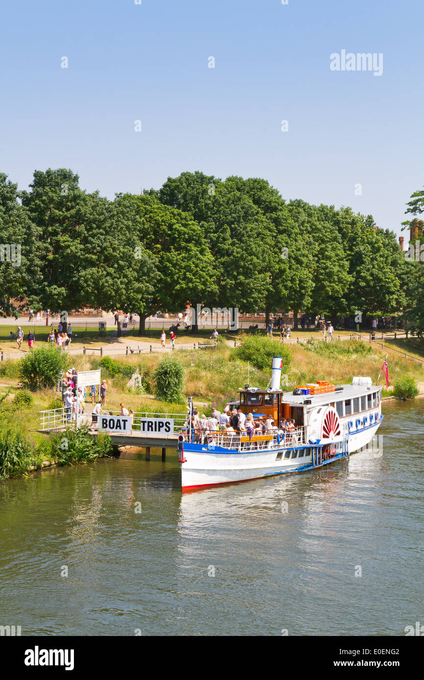 London hampton court palace hi-res stock photography and images - Alamy