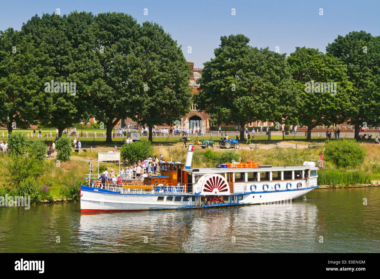 London hampton court palace hi-res stock photography and images - Alamy
