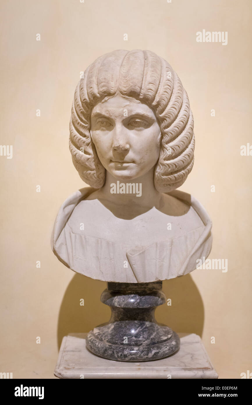 Female sculpture portrait hi-res stock photography and images - Alamy